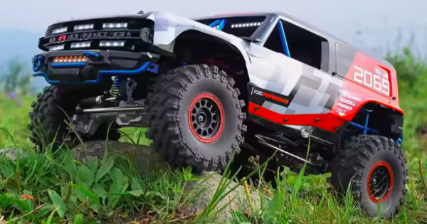 MJX Hypergo1:8 brushless H8P Remote control simulation Ford Bronco Baja ...